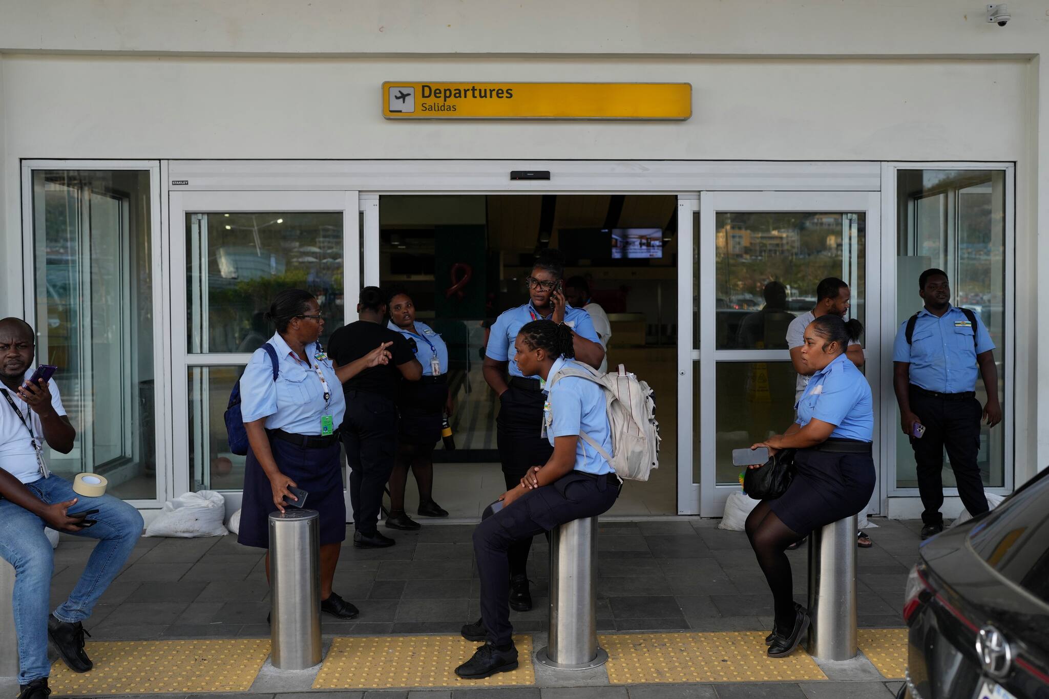 Tausende Touristen sitzen weiter an Jamaikas Flughäfen fest