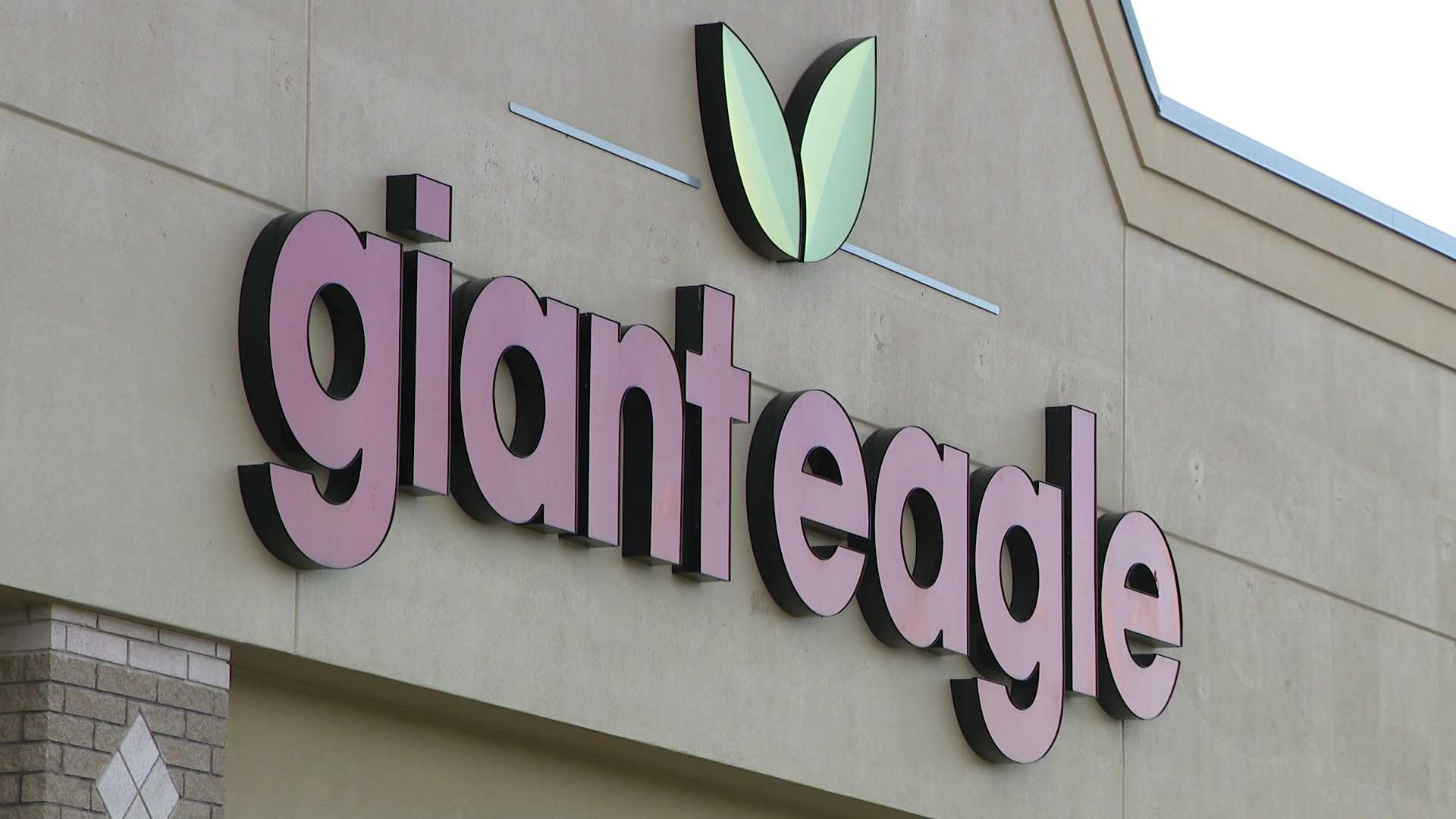 Giant Eagle stores are closing early because of snowstorm