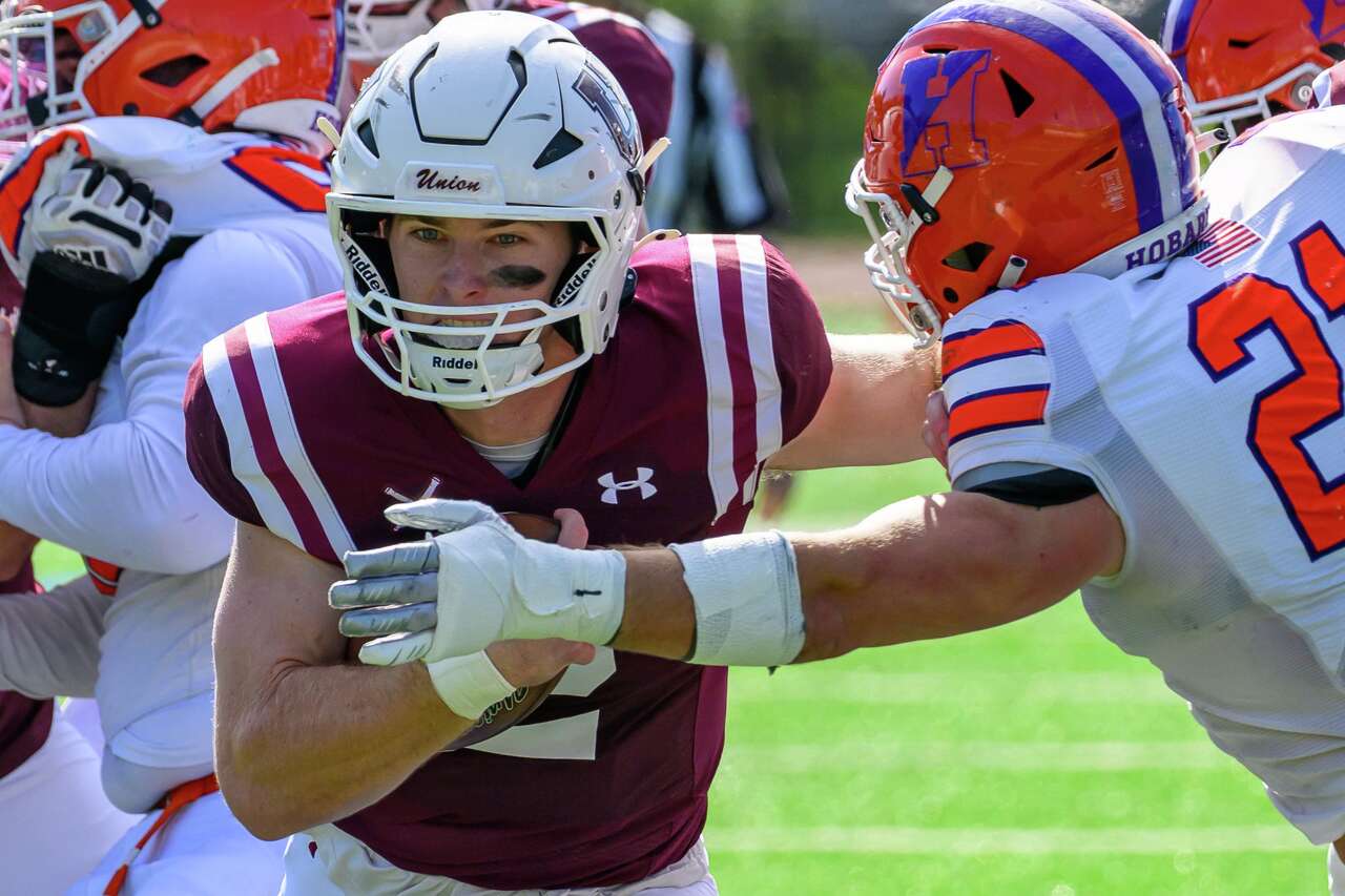Union, RPI football both dominate to remain tied for first