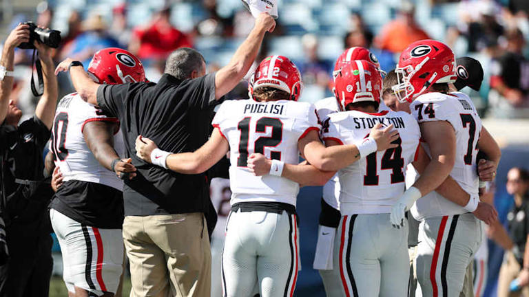 BREAKING: Georgia Bulldogs Defensive Lineman Suffers Injury Against ...