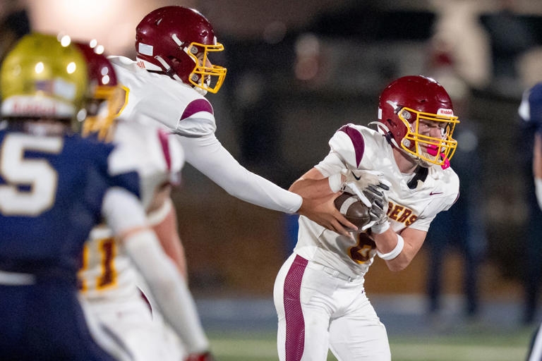 Junction City football player wins Register-Guard boys Athlete of the Week