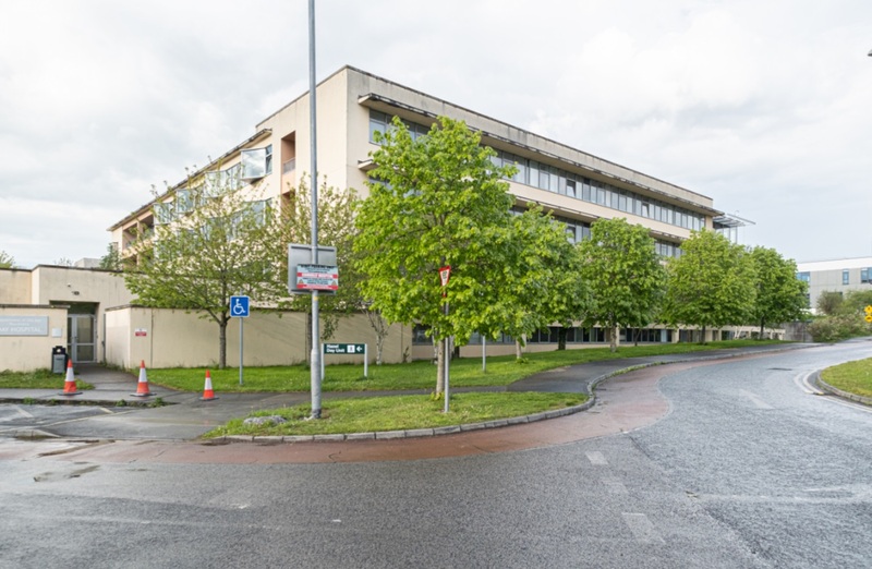 Man arrested in probe into death of man who presented at hospital with ...