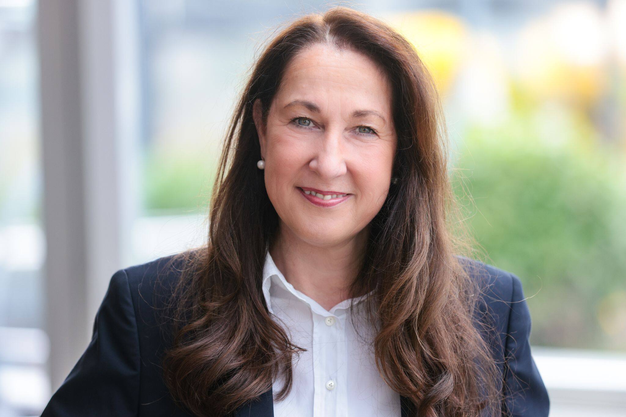 Iris Stalzer tritt ihr Amt an und kritisiert Politik und Medien