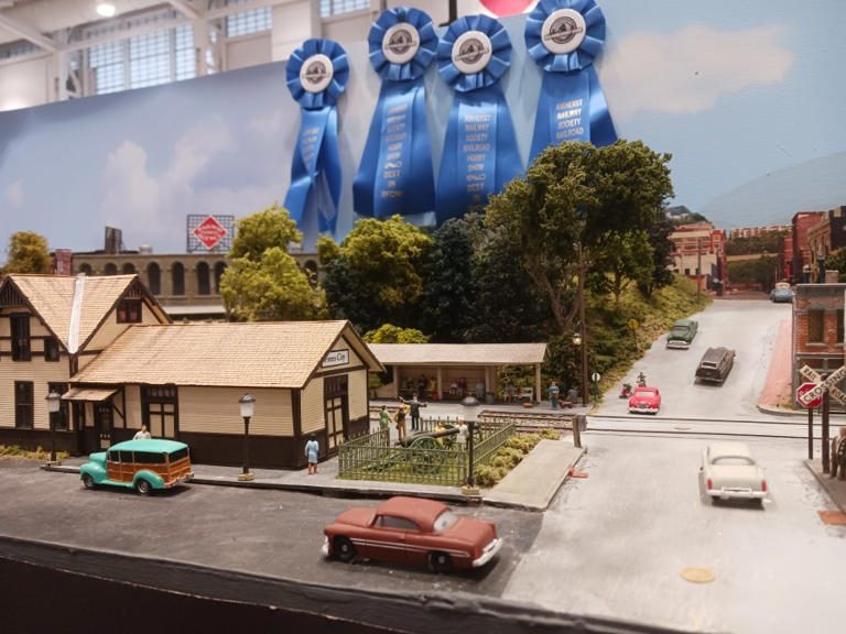 It’s a small world after all: Local model train hobbyists show off ...