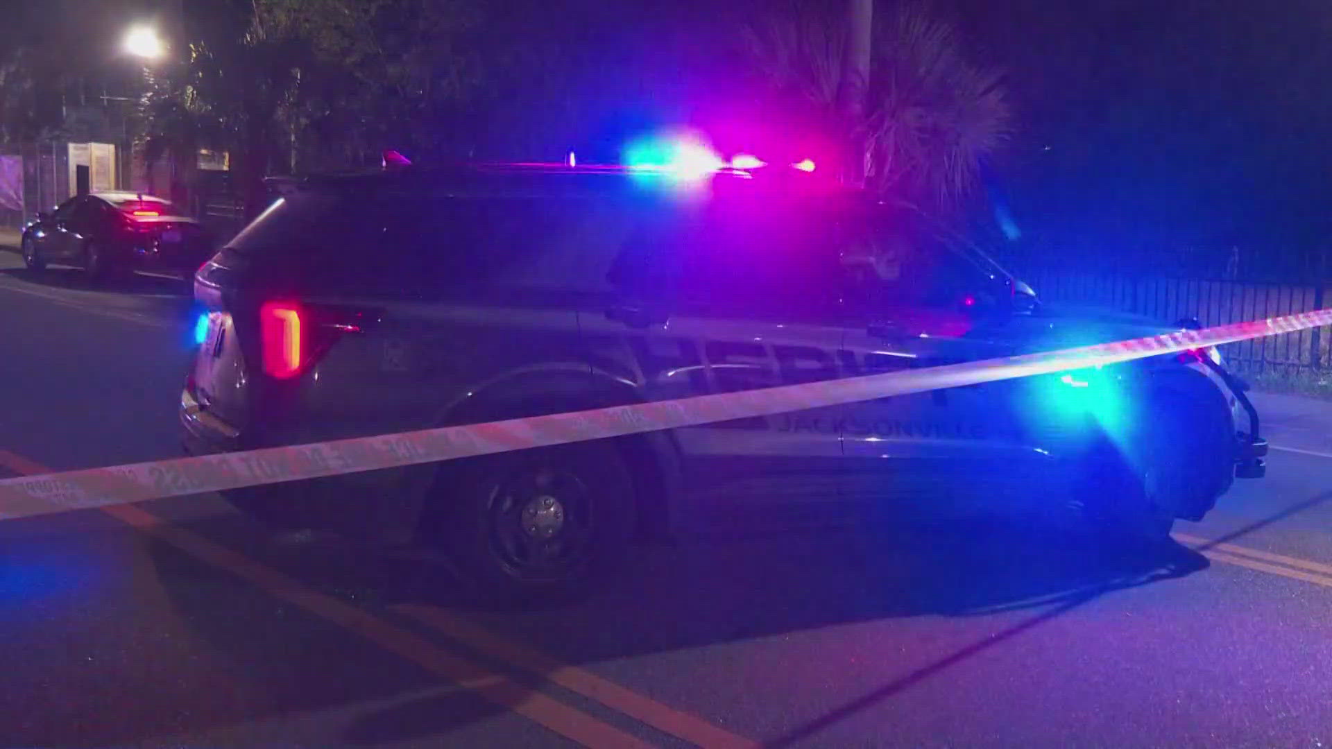 Suspect shot by Jacksonville officer after stolen car chase, crash, JSO ...