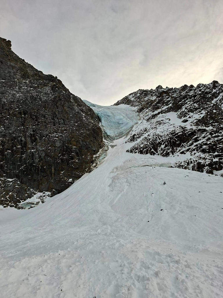 5 German mountaineers die in northern Italy after being hit by avalanche