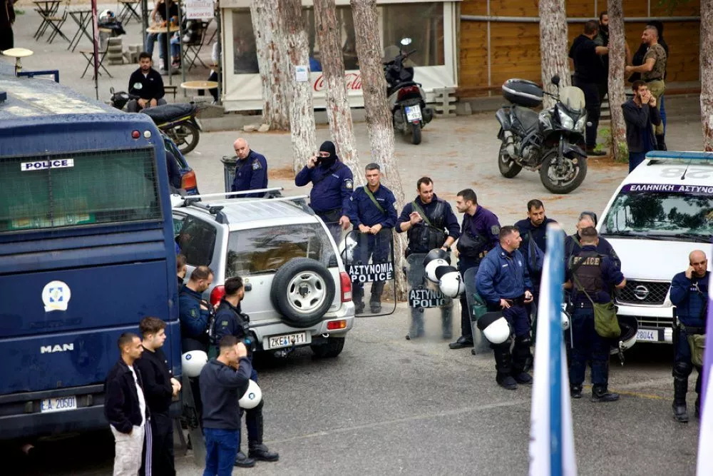 Παραδόθηκαν τα τρία καταζητούμενα αδέλφια για το μακελειό στα Βορίζια
