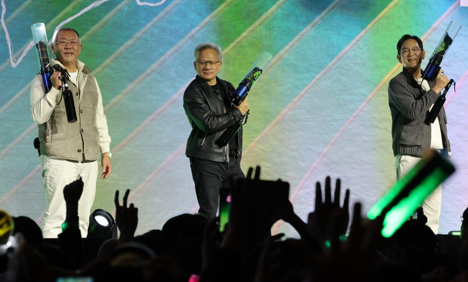 AI 반도체 웃고 철강-석화 울고… APEC 산업별 성적표