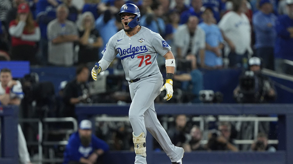Dodgers’ Miguel Rojas ties things up with 9th-inning home run