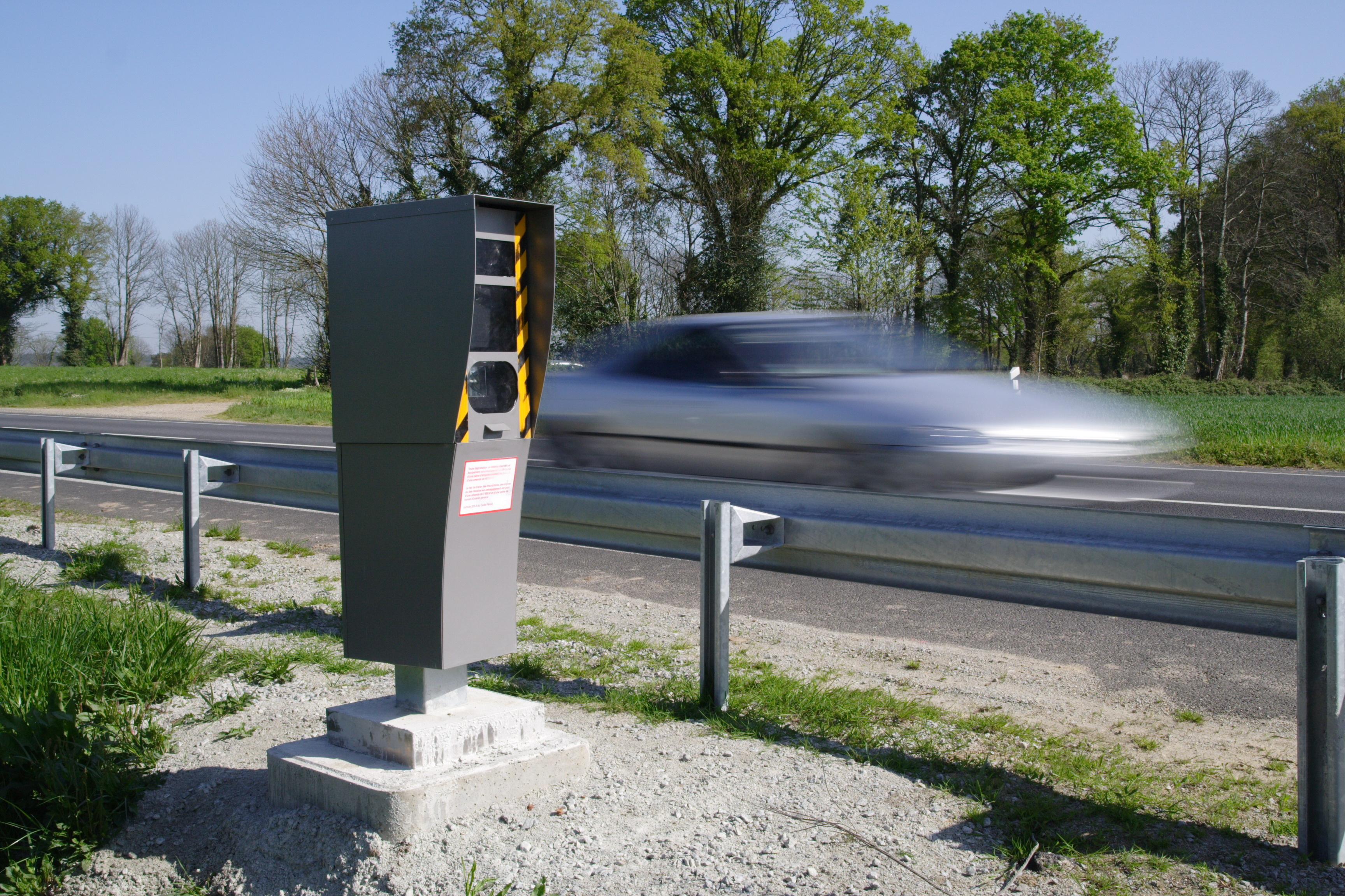 Nieuwe flitspaal beboet je €430 voor de meest gemaakte fout in de auto