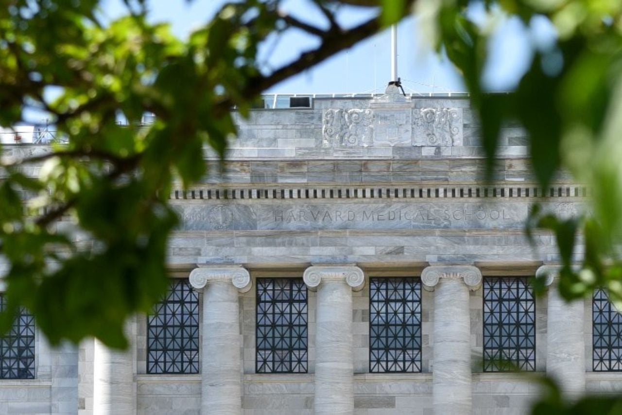 Después de laborar por 28 años como gerente de la morgue de Harvard ...