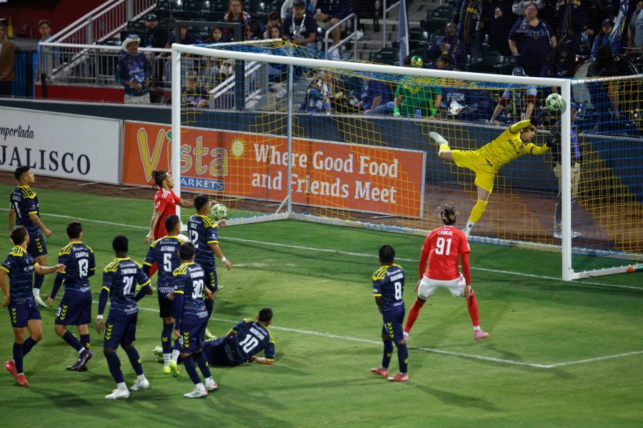 Locos season comes to an end with late game loss to PHX in first round ...