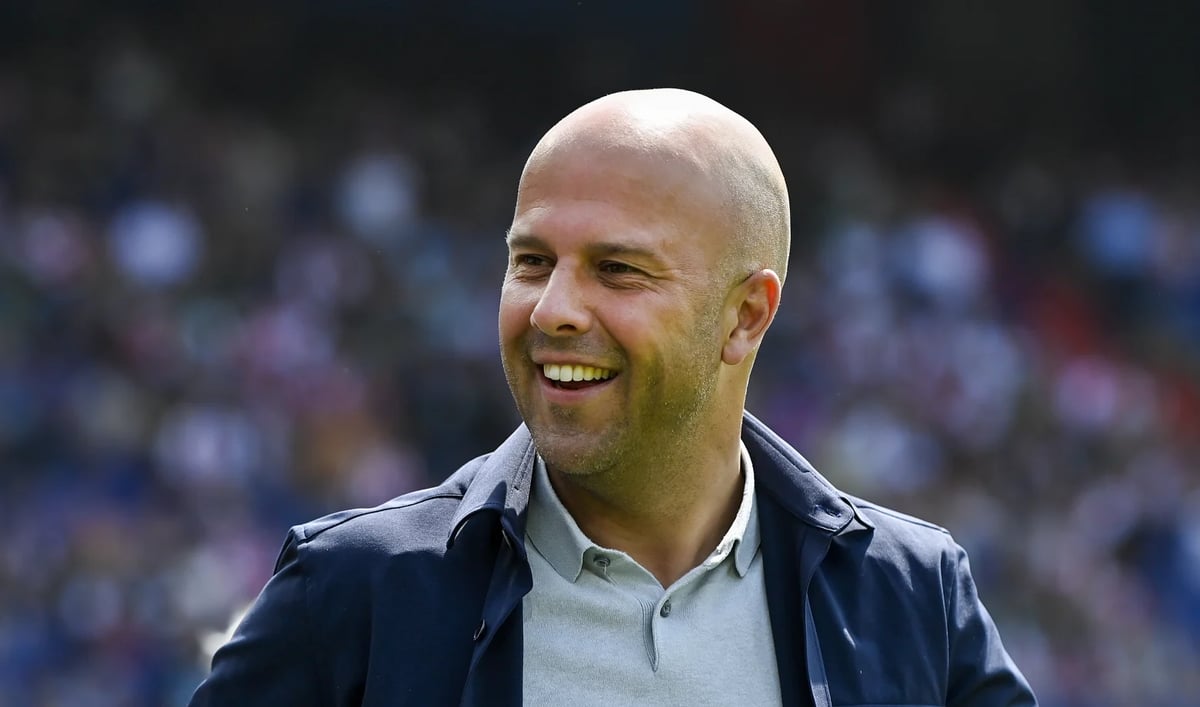 Arne Slot direct na ontslag bij Liverpool in gesprek met andere ...