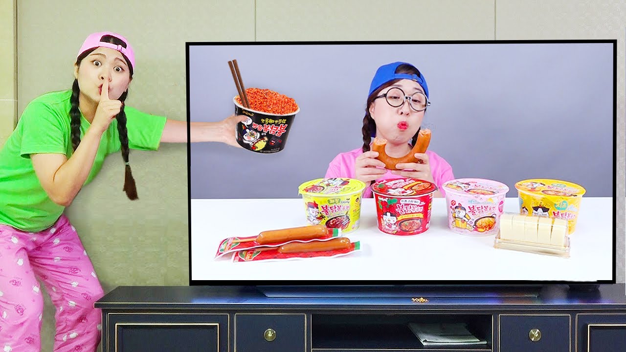Mukbang fire spicy noodle tteokbokki 불닭볶음면 떡볶이 TV 속 편의점 음식 먹방 DONA 도나
