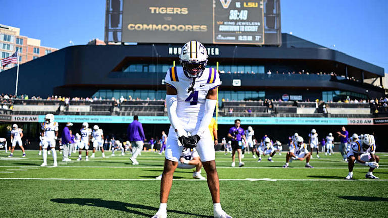 AP Poll Top-25 Chaos After Notre Dame, Michigan Win During LSU Football ...