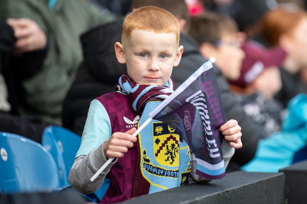 Spot a Burnley supporter you know in these 30 photos from Arsenal game ...