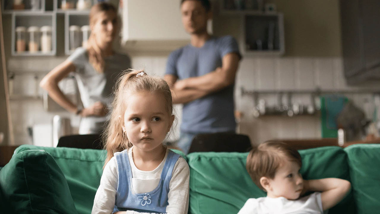 5 Signs You Were The Favorite Child & 5 Signs That Show You Weren't