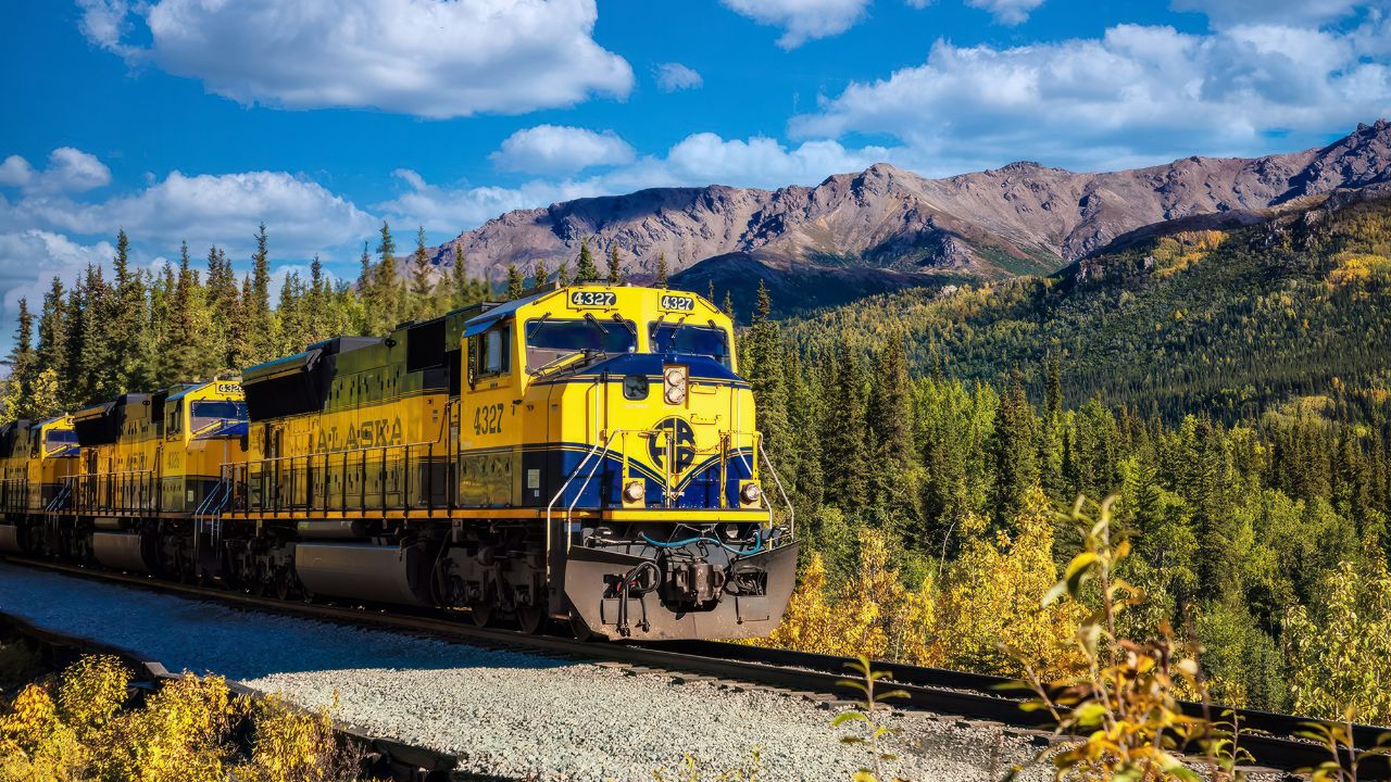 The 500-Mile U.S. Train Route That Passes Glaciers, National Parks, and ...