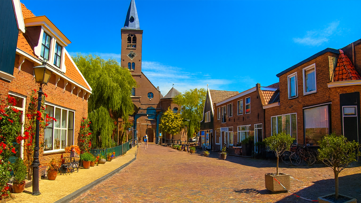 Walking in Volendam – A Dutch Fishing Village