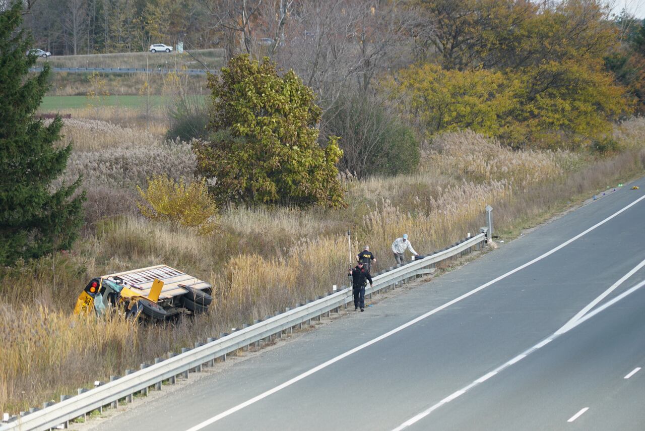 Police investigate fatal school bus crash on Highway 401 in London, Ont.