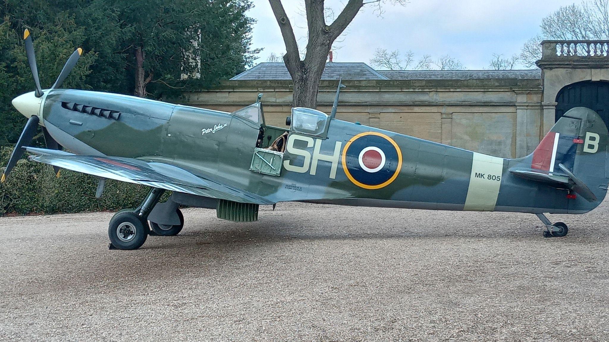 Spitfire to be 'symbol of bravery' in city parade