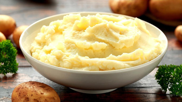 Ree Drummond's Secret To Perfectly Smooth Mashed Potatoes Every Time