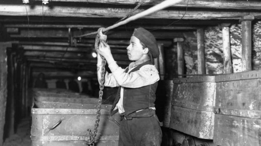 7 of the Worst Parenting Tips And Practices Throughout History