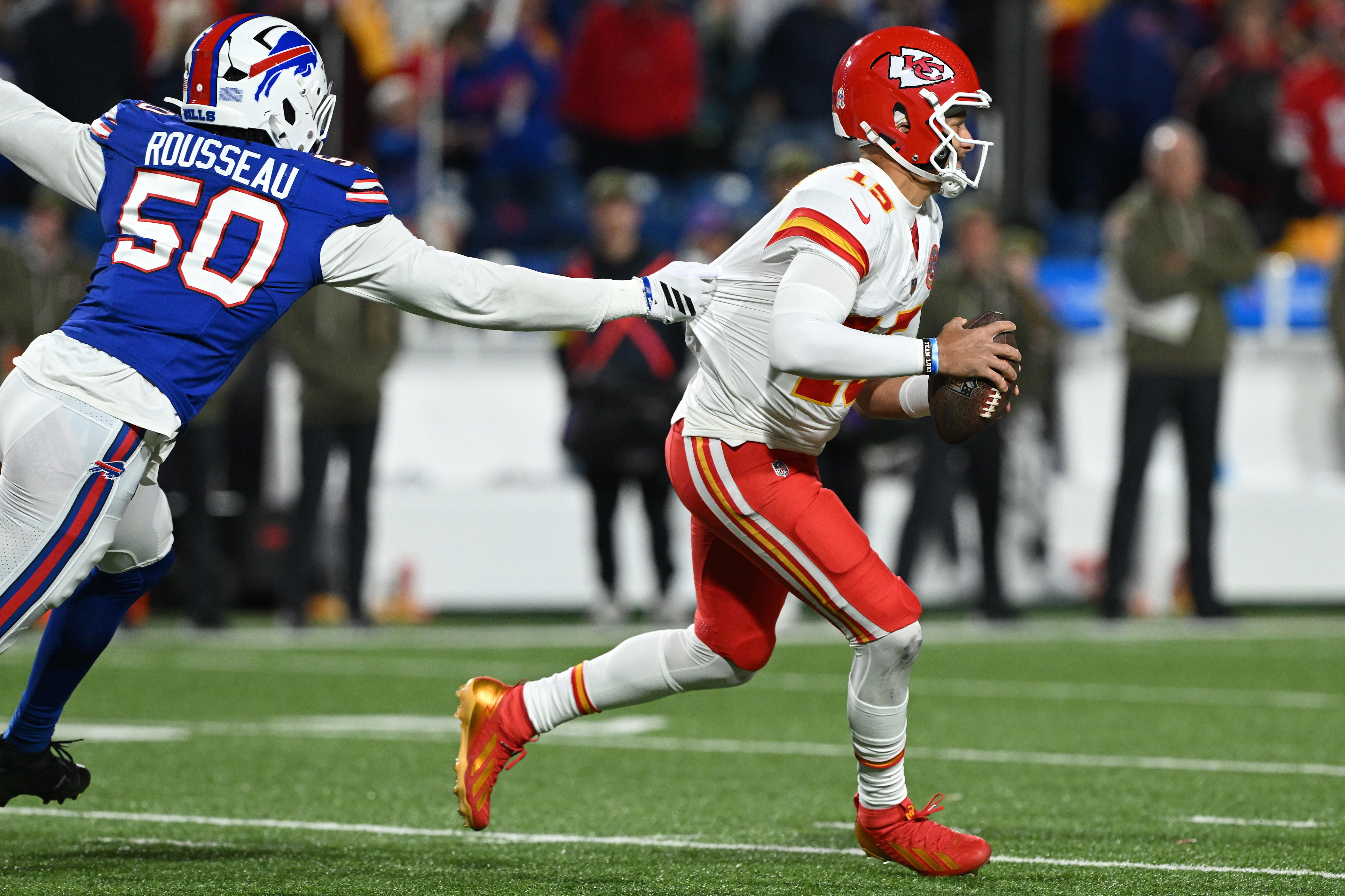 Refs make bad intentional grounding call on Patrick Mahomes, don't let ...