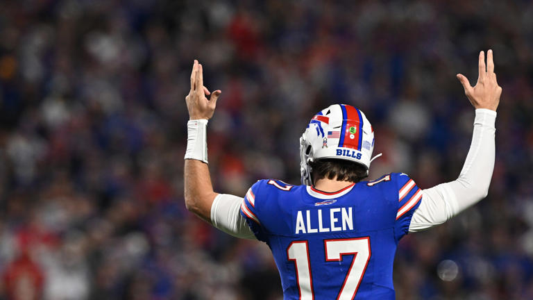Josh Allen's second rushing TD puts Bills up 28-13