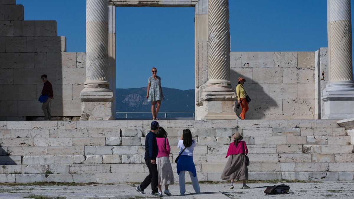 Archaeologists Unearthed Missing Statue Head of Greek Goddess. It's ...