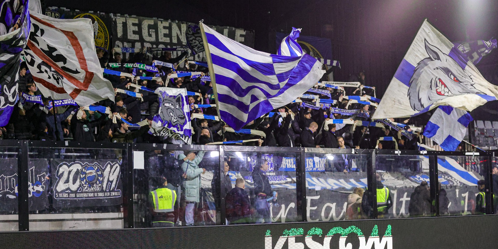 Politie speurt 'laatste puzzelstukjes' op na bestorming PEC-hooligans ...