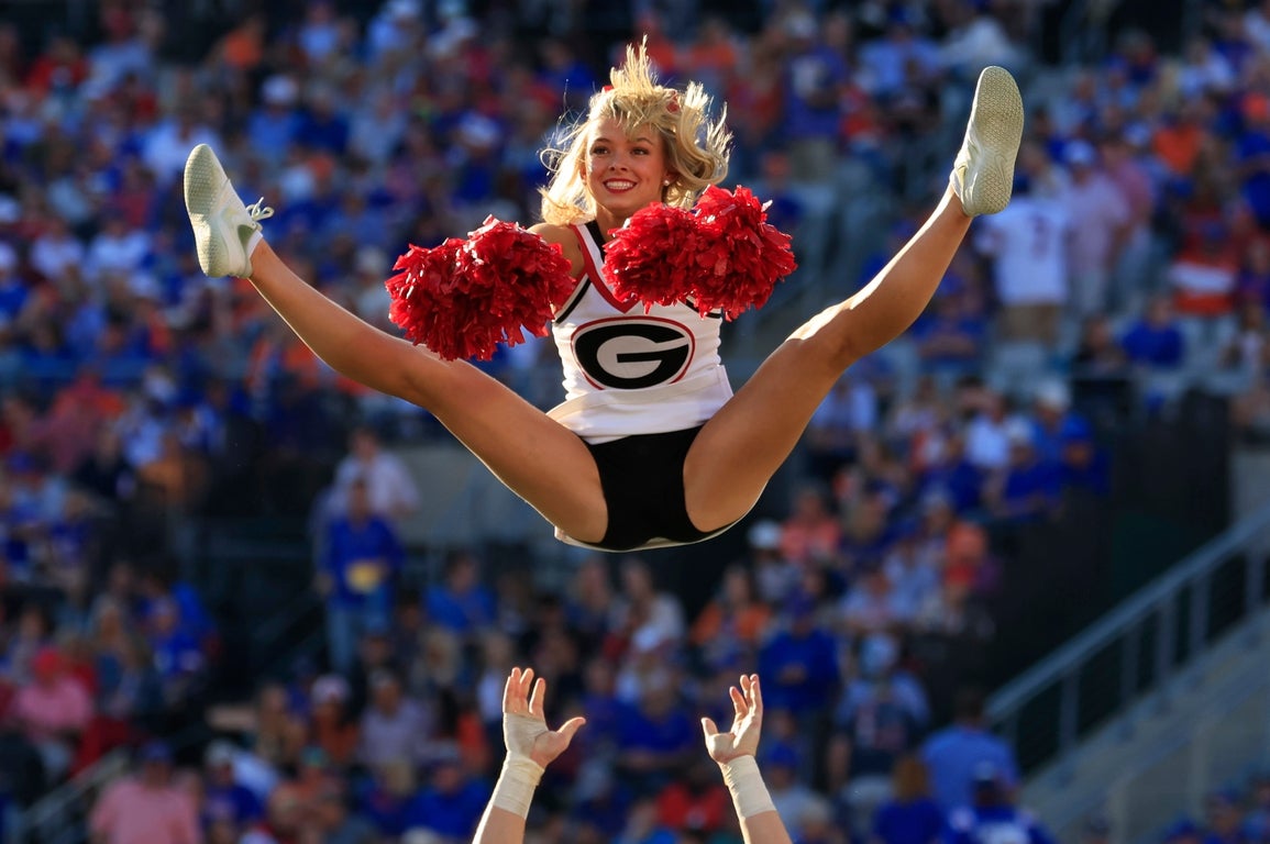 Beautiful photos highlight NCAA and NFL cheerleaders of 2025