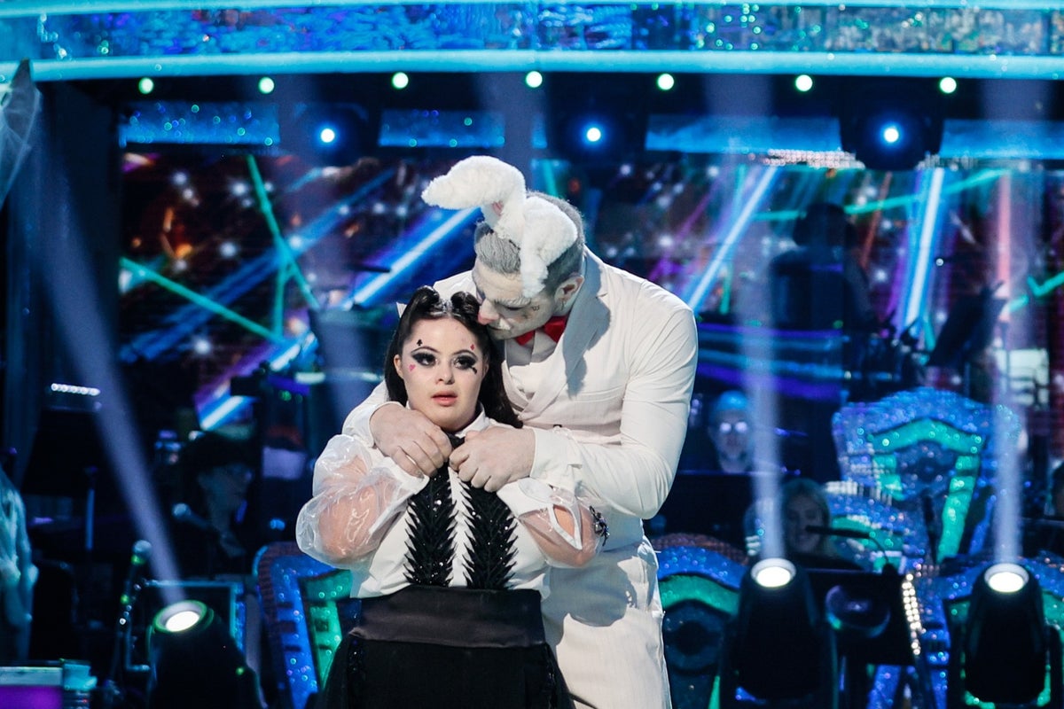 Strictly viewers react to Ellie Goldstein exit: ‘She should be proud’