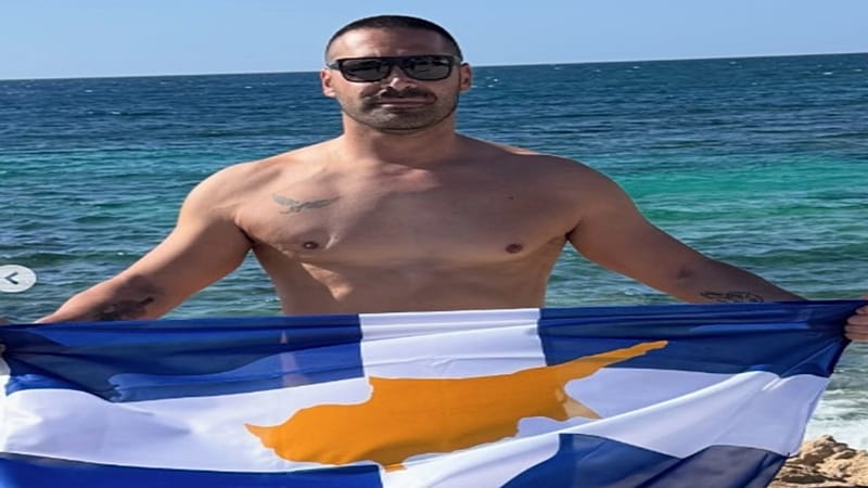 Κατέρριψε το παγκόσμιο ρεκόρ συνεχούς κολύμβησης σε ανοιχτή θάλασσα ο ...