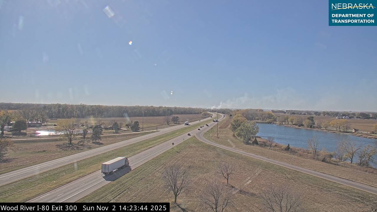 Firefighters respond to ditch fire near Wood River