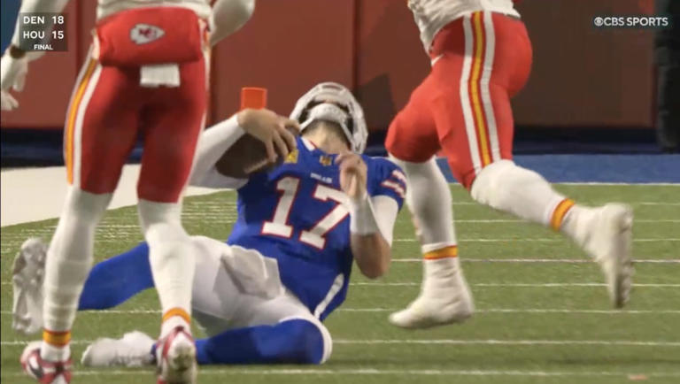 Jim Nantz, Tony Romo call out Josh Allen