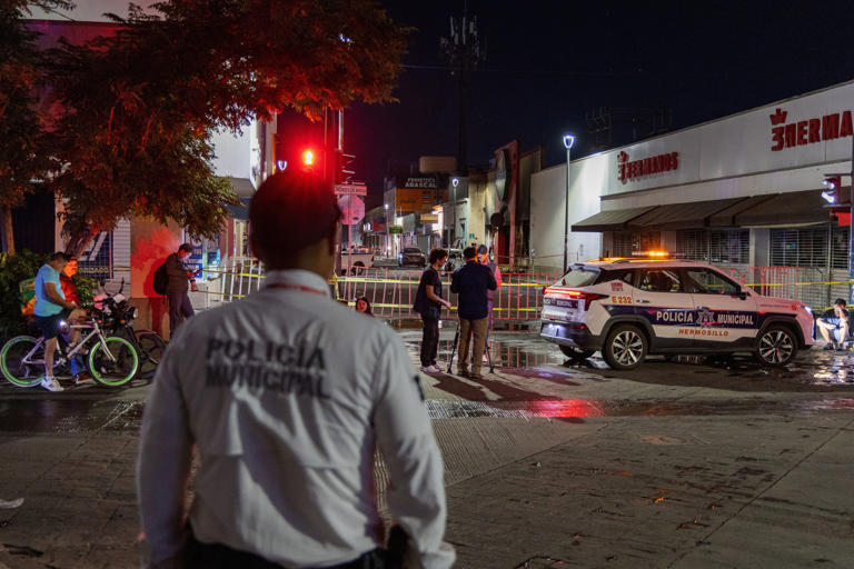 Children among the 23 dead after explosion at Mexico convenience store