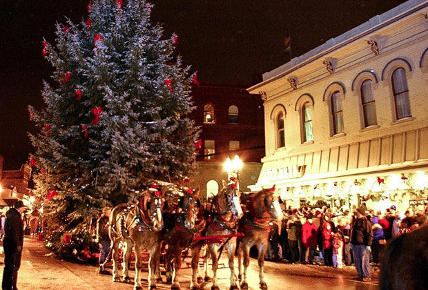The Best Christmas Towns in the Midwest