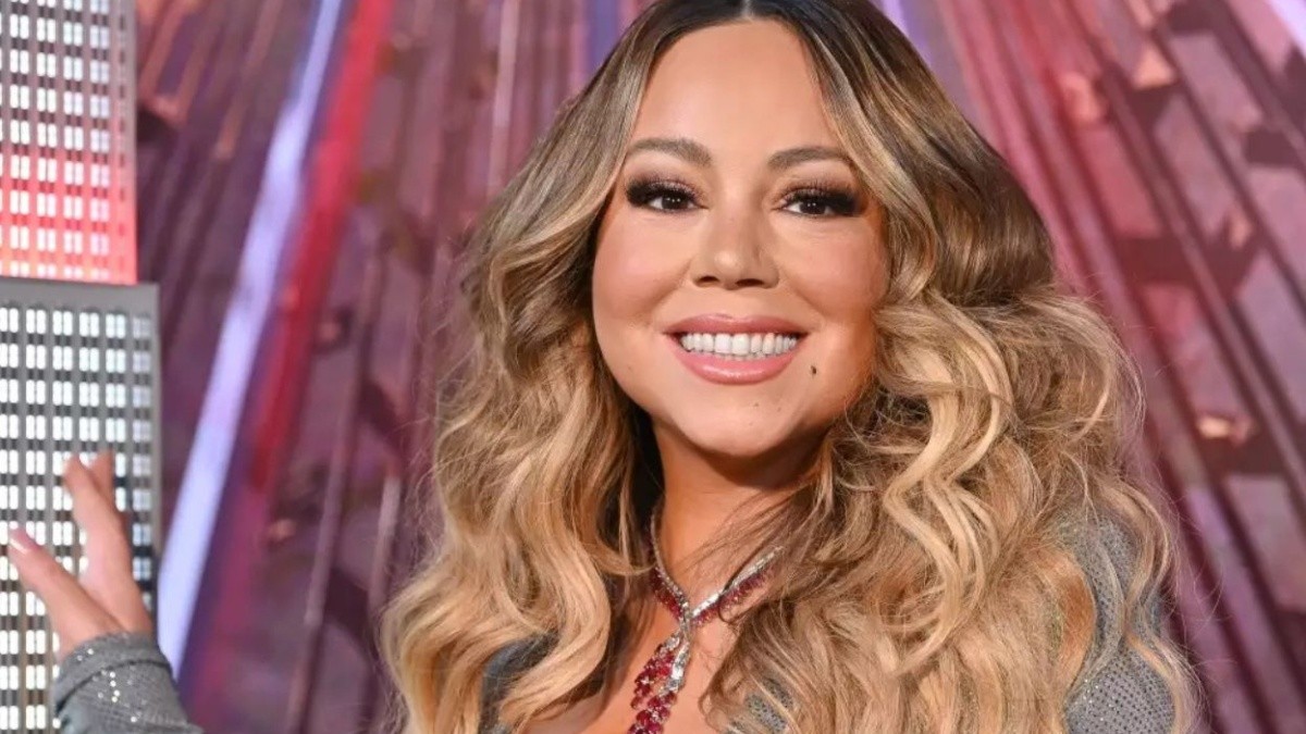 12 looks icónicos de Mariah Carey que prueban que su glamour va más ...