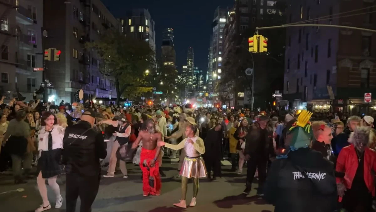 New Yorkers Go All Out Dancing to Michael Jackson’s “Thriller” in ...