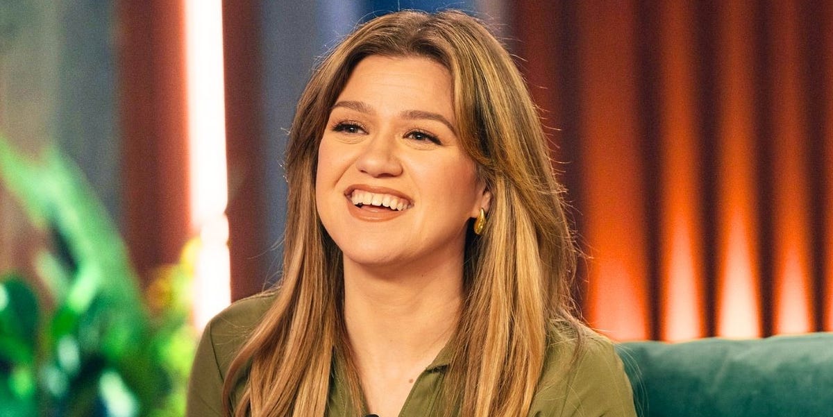 Kelly Clarkson Swears by This High-End Highlighter on TV—and It's on ...