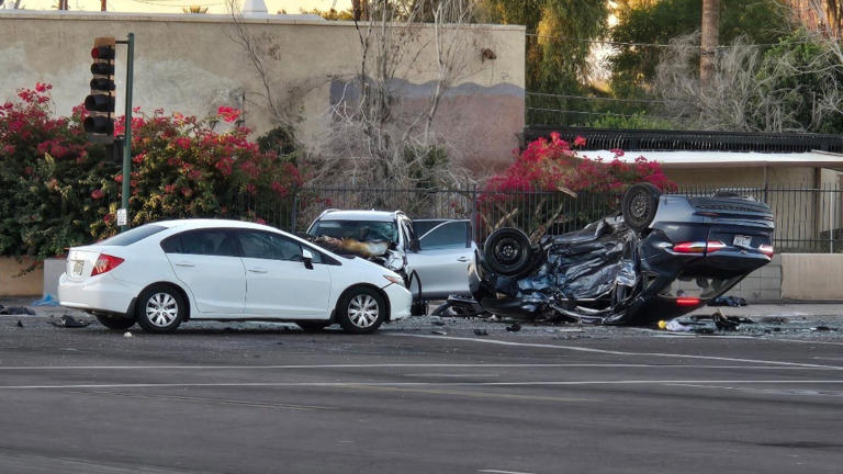 1 dead, 3 hurt in multi-car crash in central Phoenix