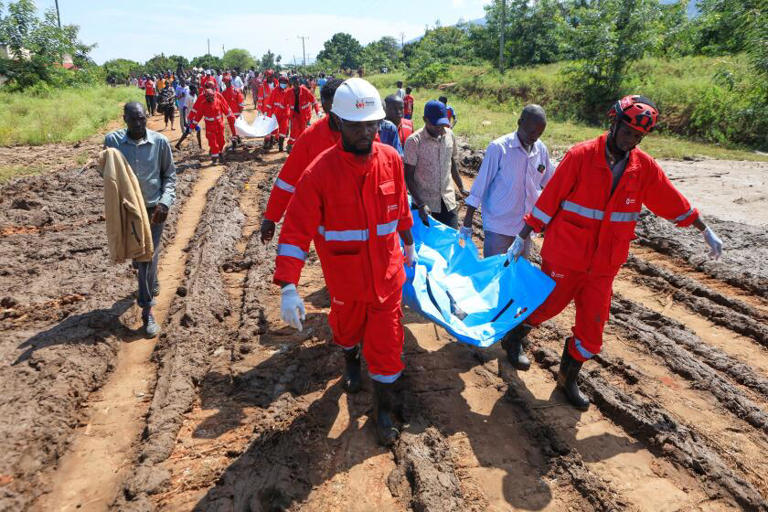 Kenyan landslide death toll rises to 26 as flash floods hamper search ...