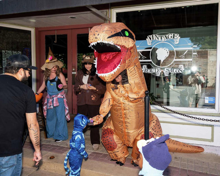 Hometown Halloween brings ghouls, treats to downtown Round Rock