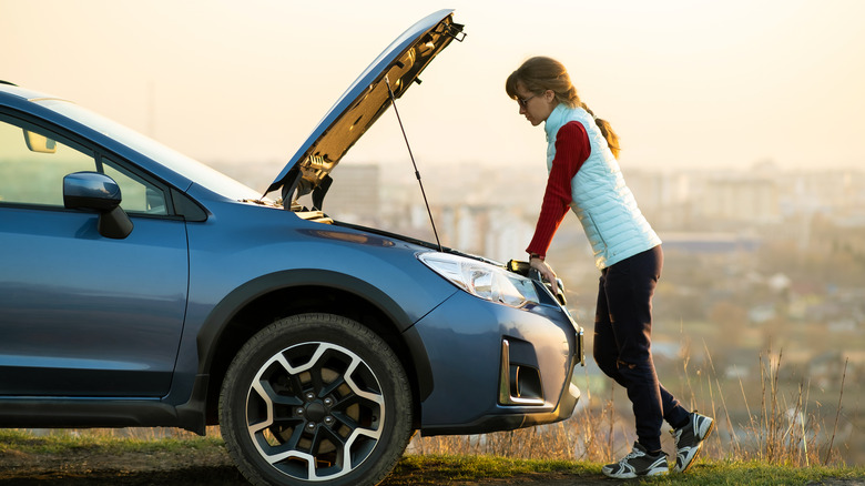 Every Road Trip Car Breakdown Kit Should Include These Tools, According ...