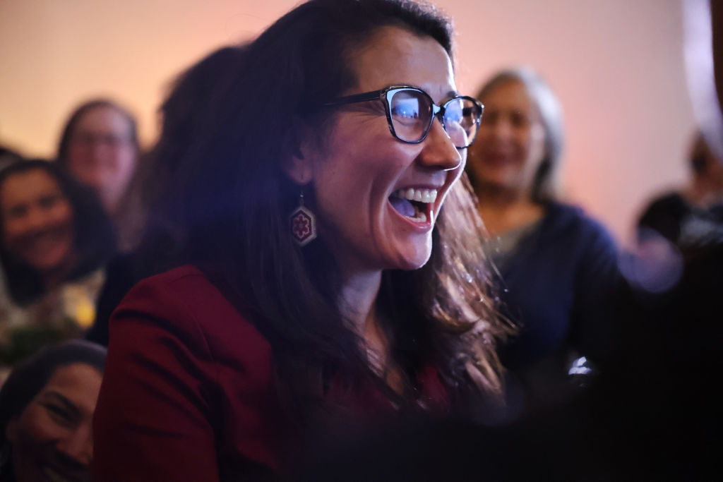 Poll Reveals Front-Runner in Alaska Race