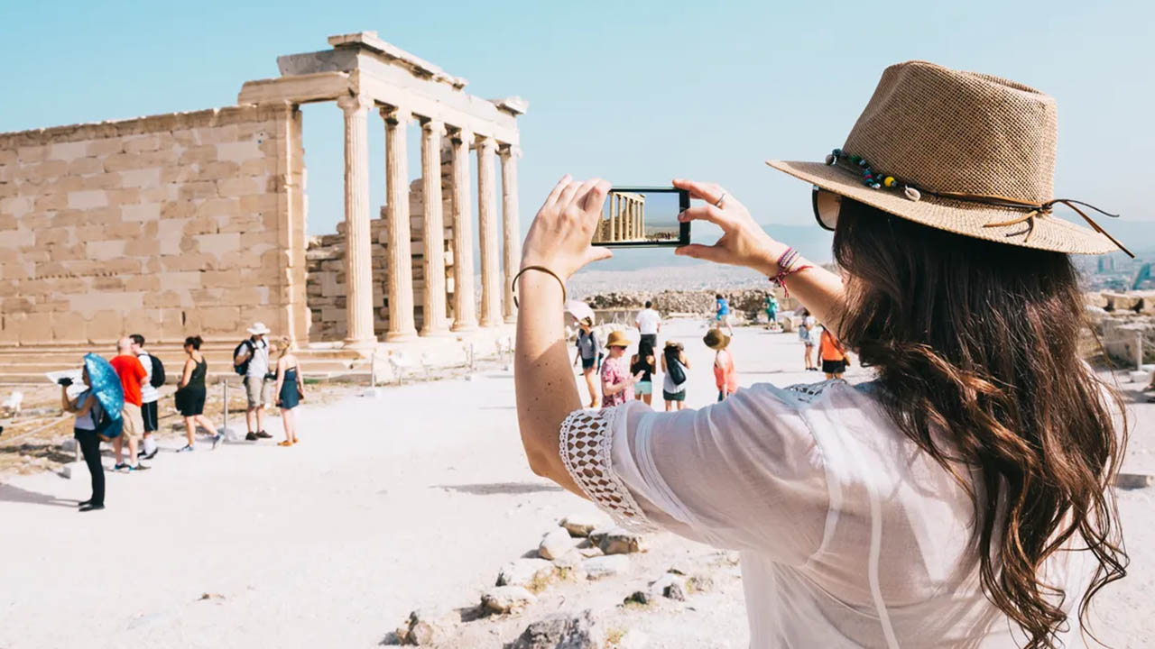 7 Phrases Americans Should Avoid Saying When Traveling Abroad ...