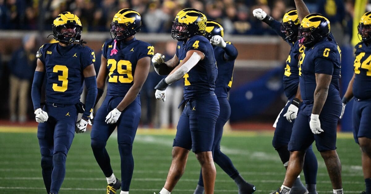 Michigan football stays put in AP top 25 following third-straight victory