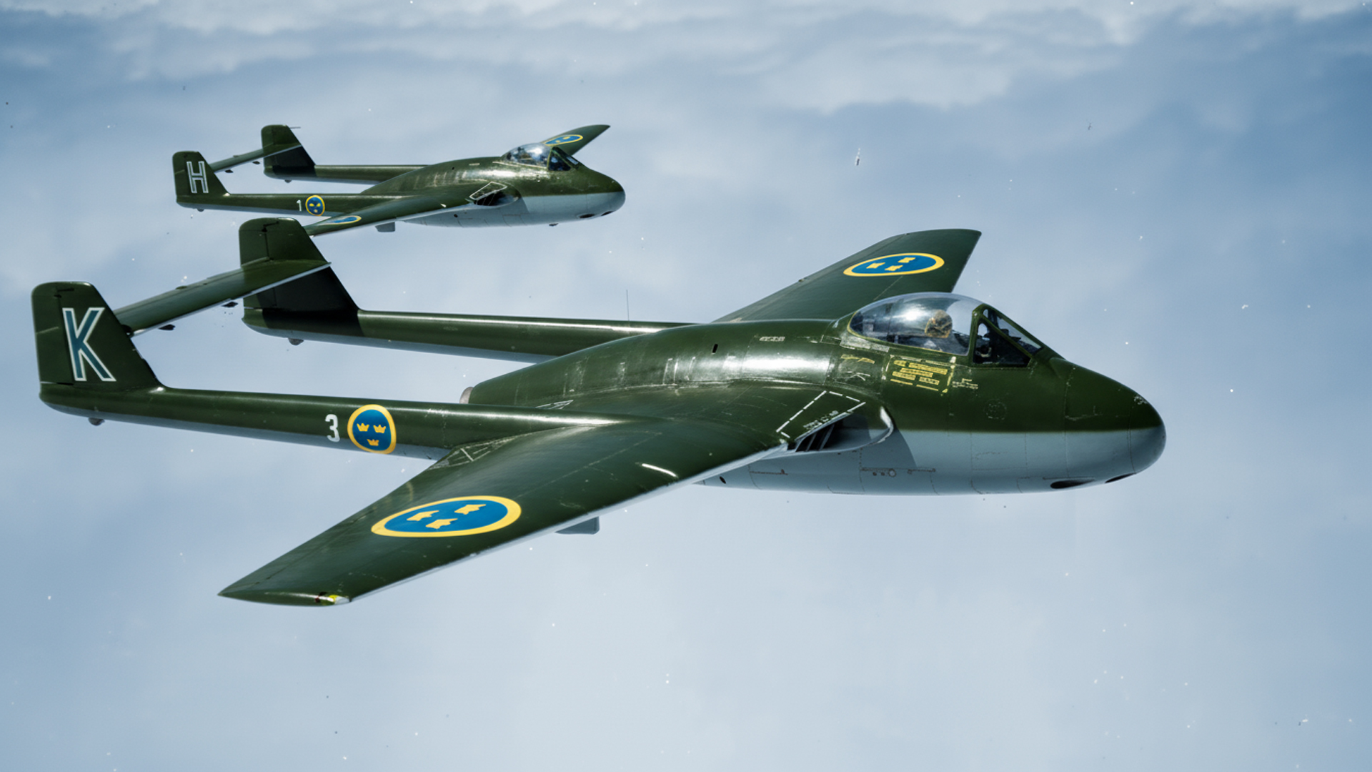 13 Built, 385 MPH: Sweden’s Twin-Boom Jet Before the Jet Age