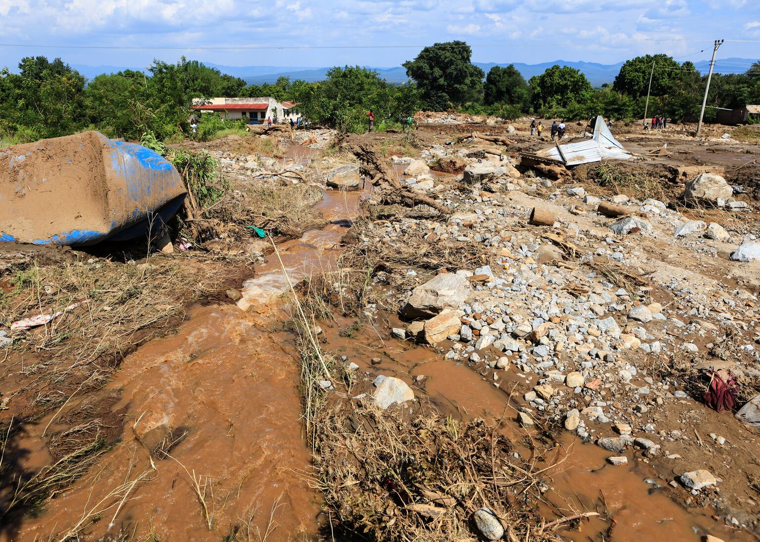 Kenyan landslide death toll rises to 26 as flash floods hamper search ...